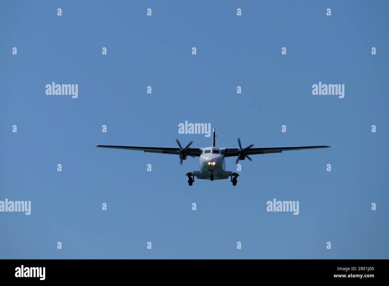 airplane in flight Stock Photo - Alamy