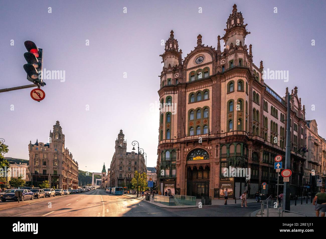 A dream ! Formerly a gallery, then almost in ruins and now a five-star ...