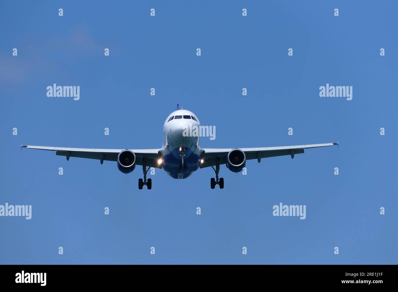 airplane in flight Stock Photo - Alamy