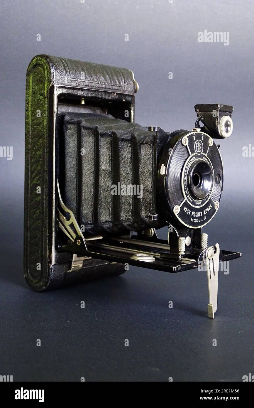 Camera collectors hi-res stock photography and images - Alamy