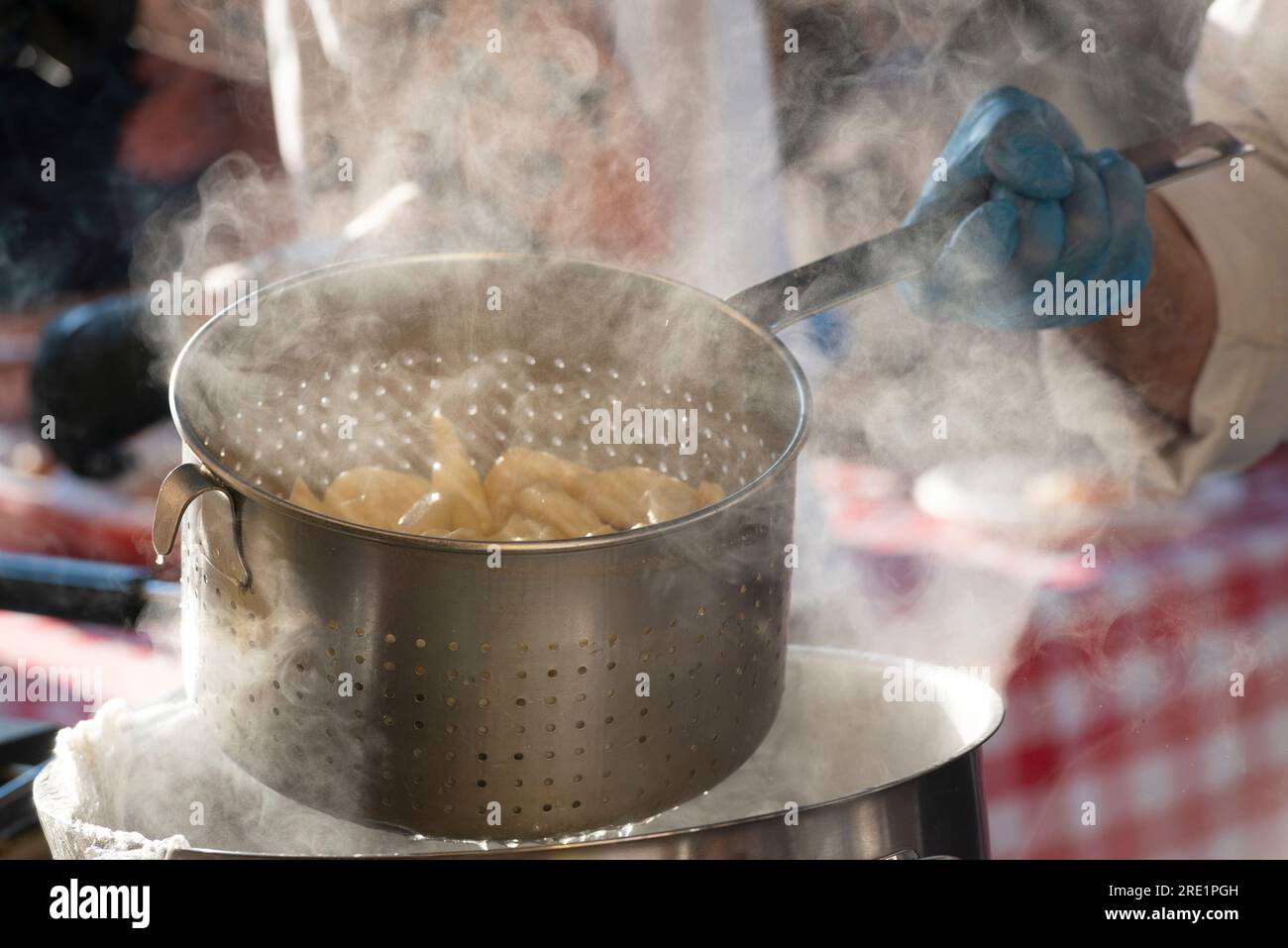 Drop pasta boiling water hi-res stock photography and images - Alamy