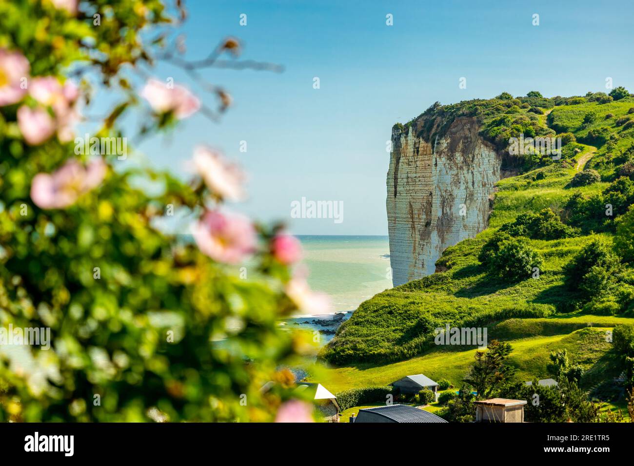 Etretat en normandie hi-res stock photography and images - Alamy