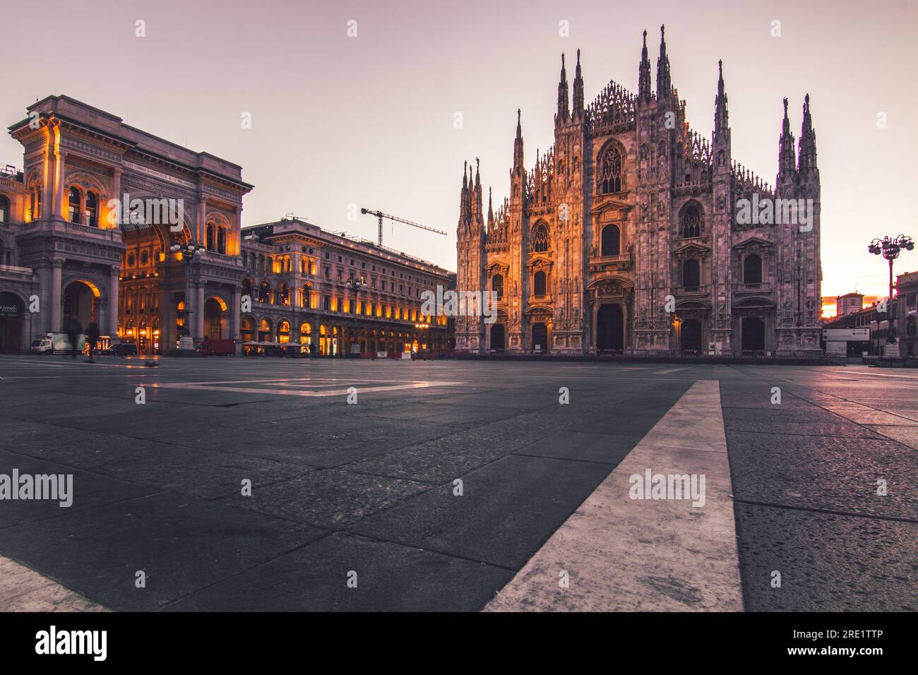 Cathedral in milan with pigeons in the morning Stock Photo - Alamy
