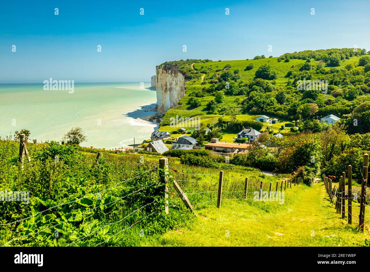 Etretat en normandie hi-res stock photography and images - Alamy
