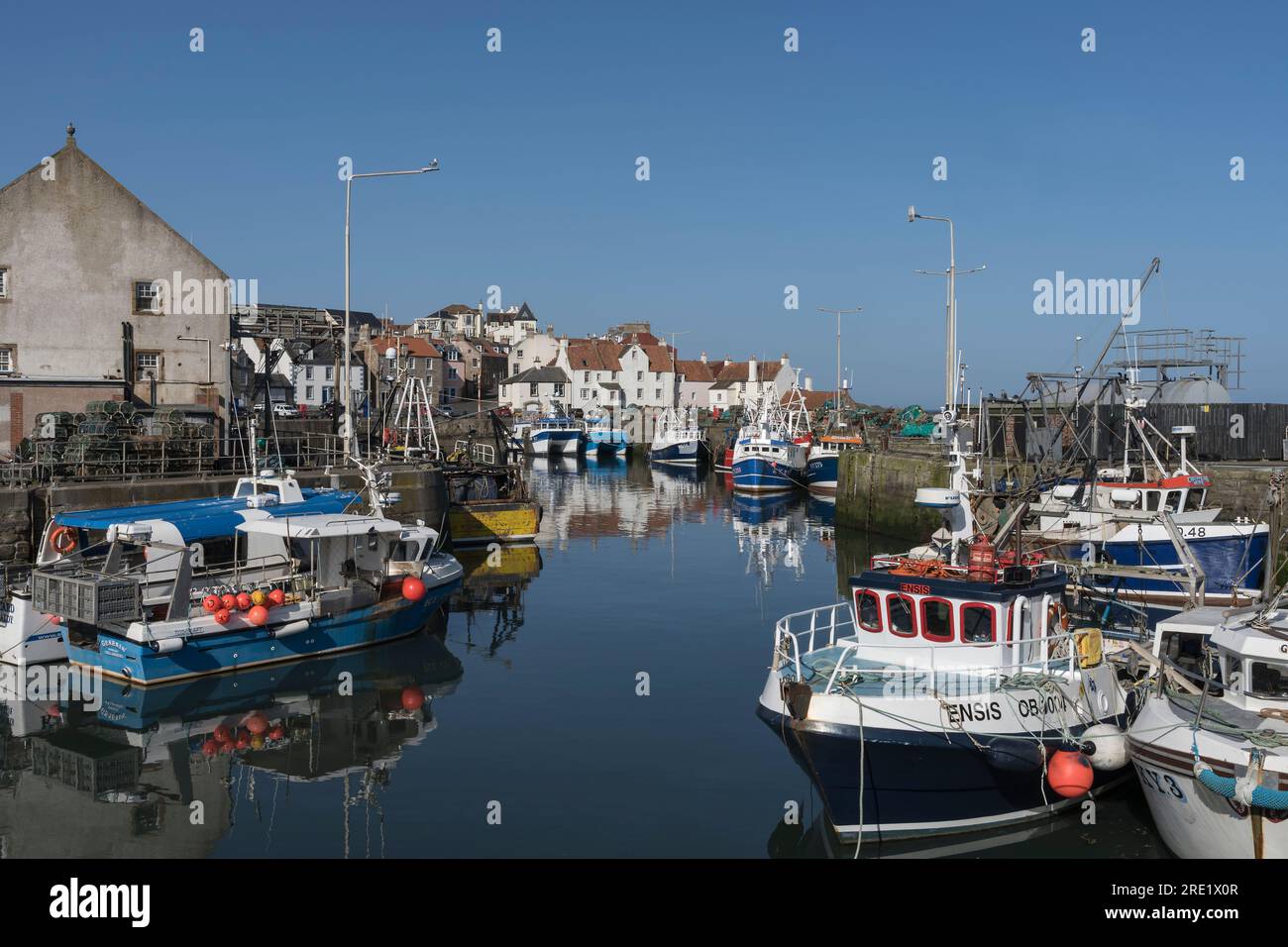 Pittenweem pier hi-res stock photography and images - Alamy