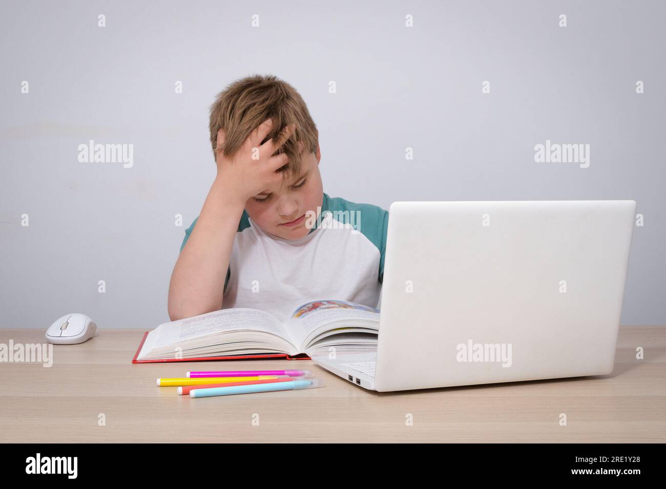 Sad boy computer hi-res stock photography and images - Alamy