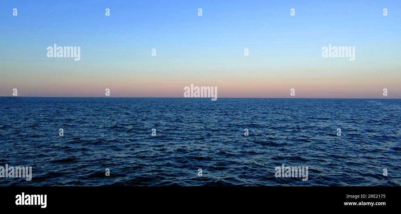 Horizontal sea panorama. Sea horizon and pink sunset sky Stock Photo ...