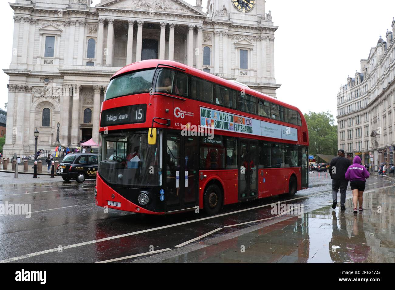 A RED LONDON NEW ROUTEMASTER BUS AT ST. PAULS Stock Photo - Alamy