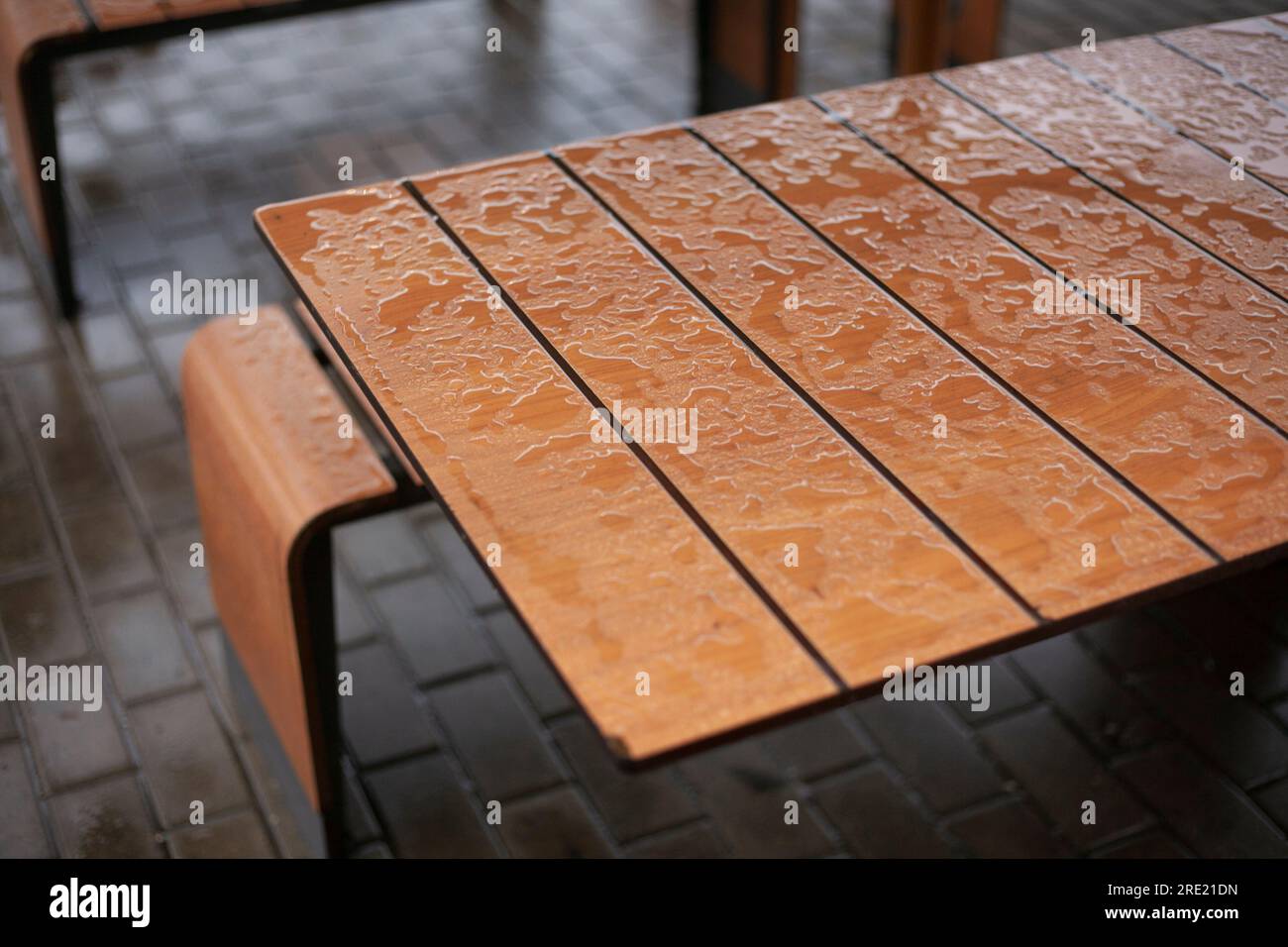Wet table. Rain outside. Place to eat. Water on table Stock Photo - Alamy