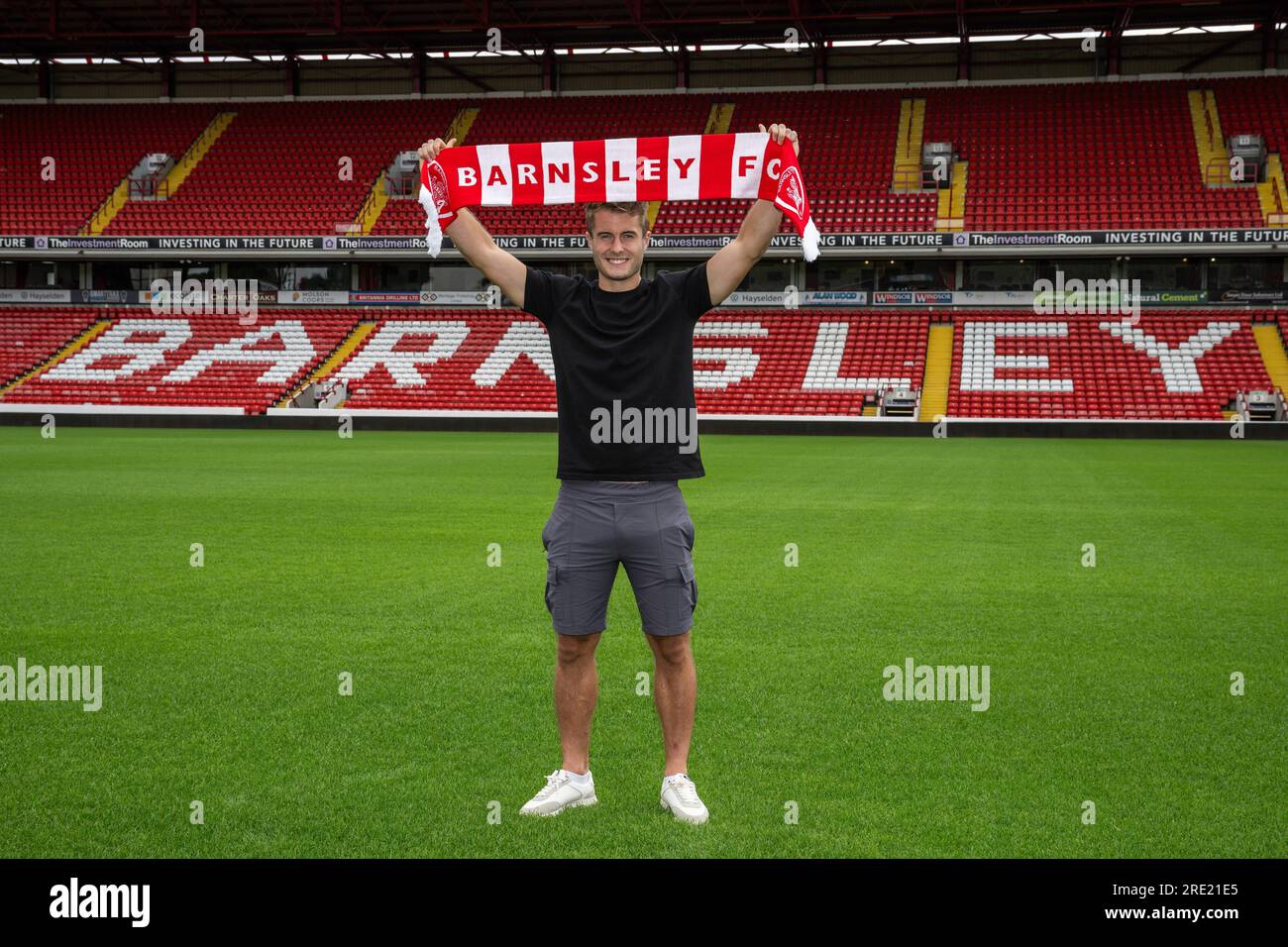 Andy dallas signs for barnsley hi-res stock photography and images - Alamy