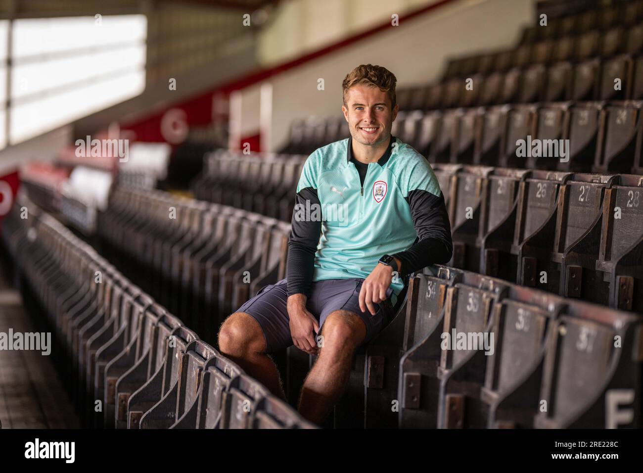 Andy dallas signs for barnsley hi-res stock photography and images - Alamy