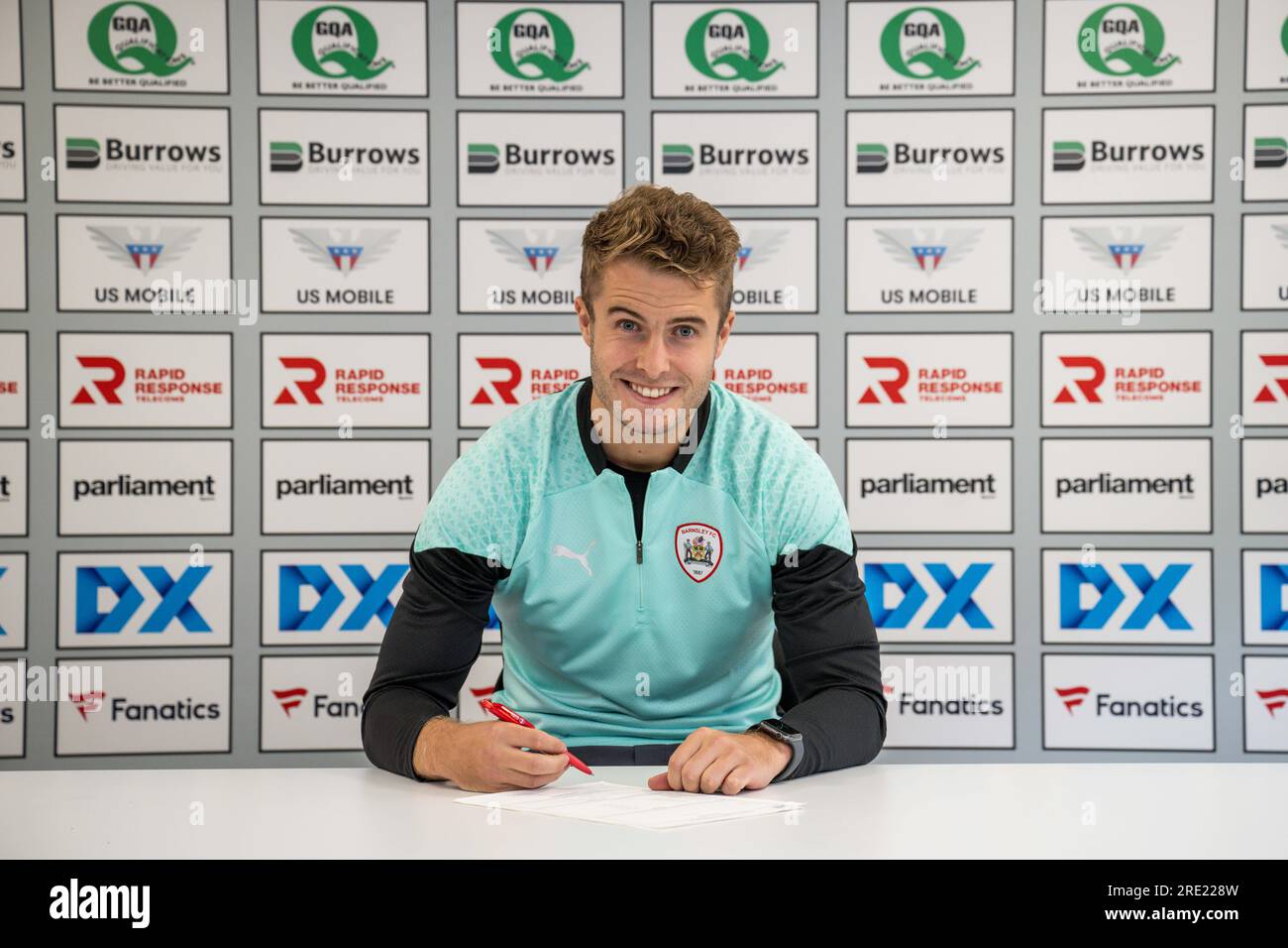 Andy dallas signs for barnsley hi-res stock photography and images - Alamy
