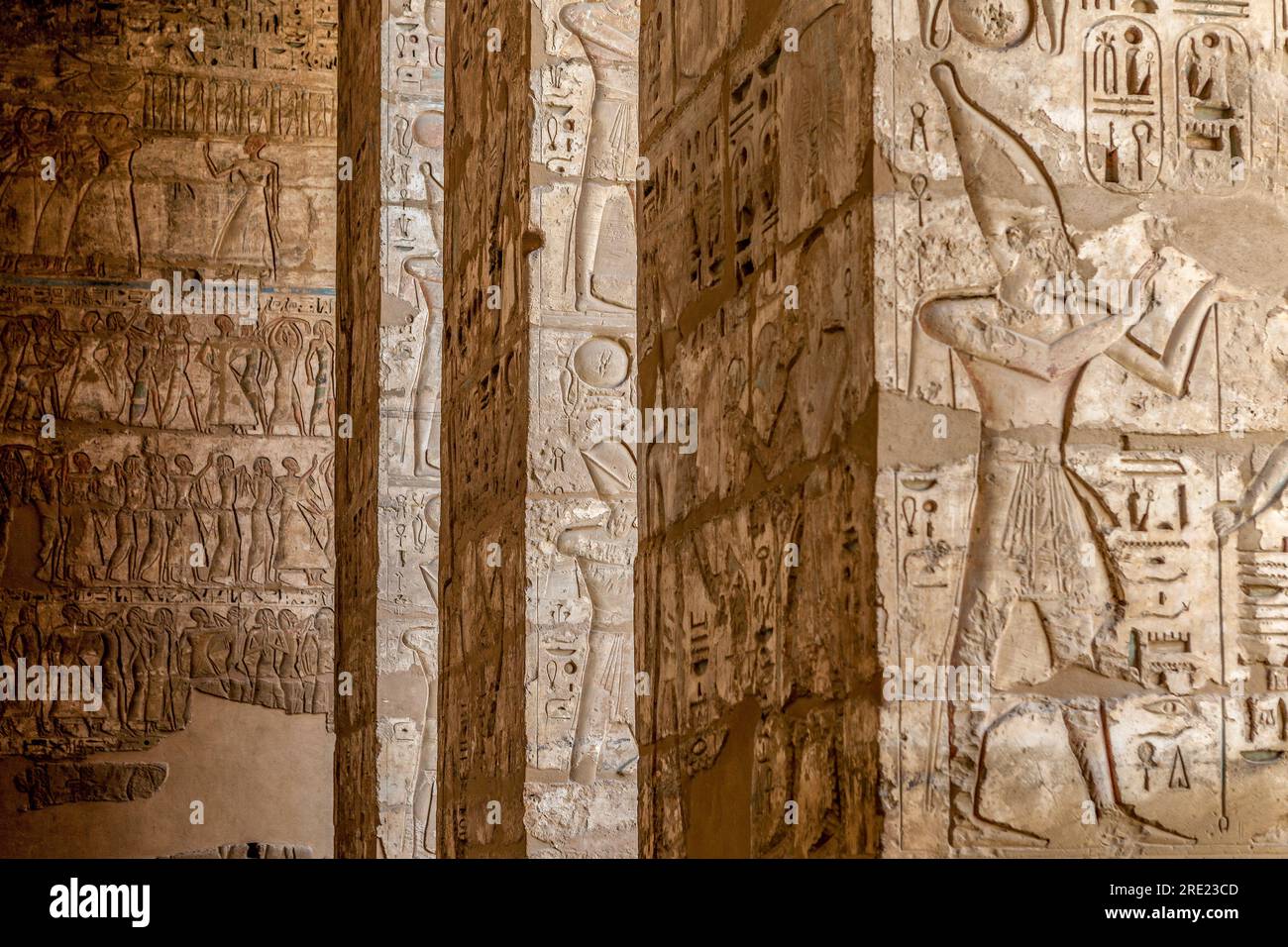 Carved square columns depicting Ramesses III, Medinet Habu Stock Photo ...