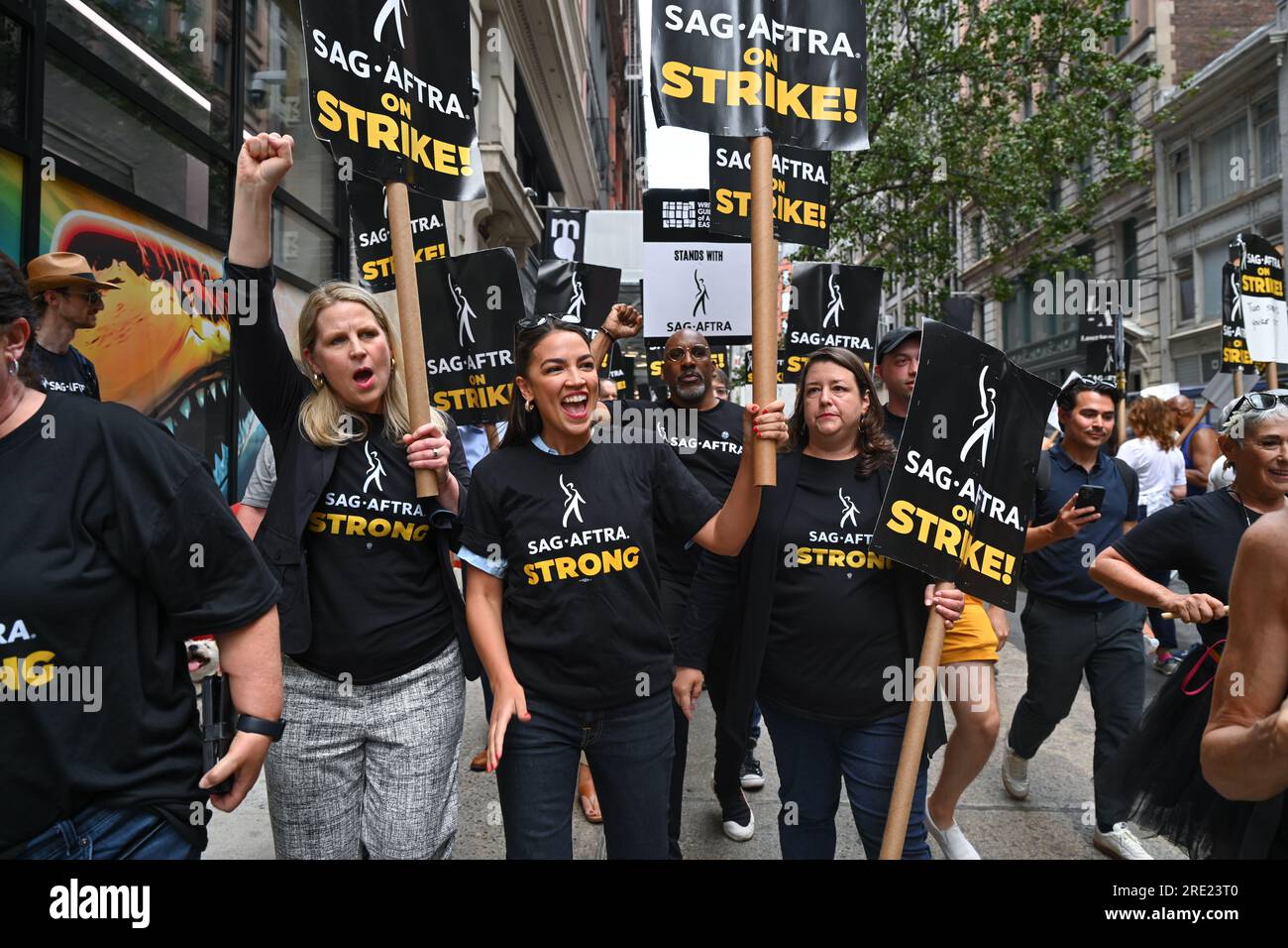 AFL-CIO President Liz Shuler and Alexandria Ocasio-Cortez join members ...