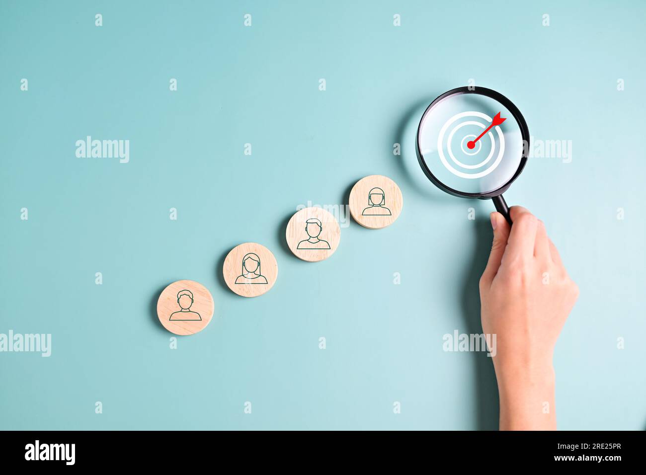 Target icon. Goal symbol. Arrow hit the middle point of dartboard ...