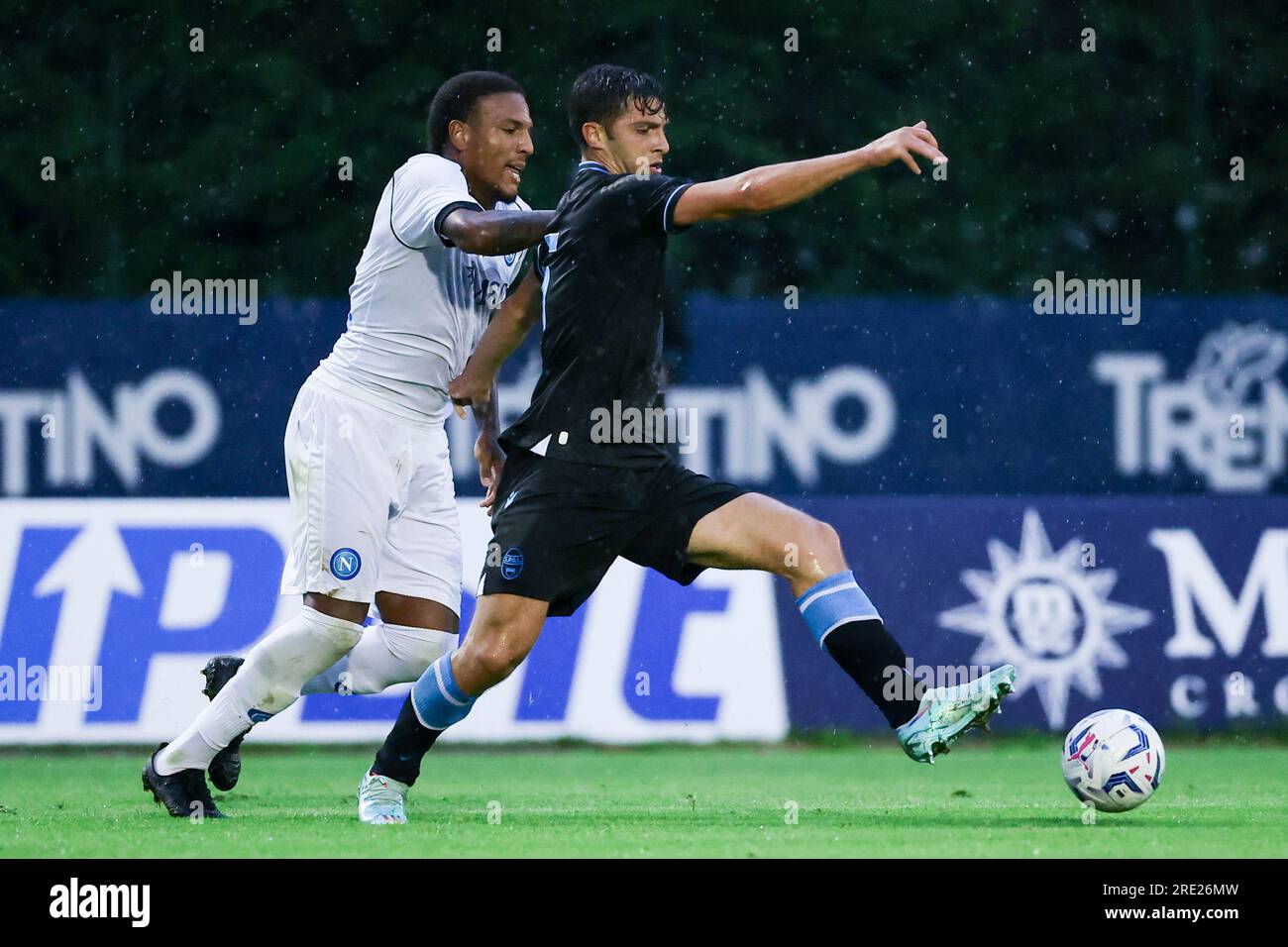 ssc napoli's Italian forward Michael Folorunsho challenges for the ball ...