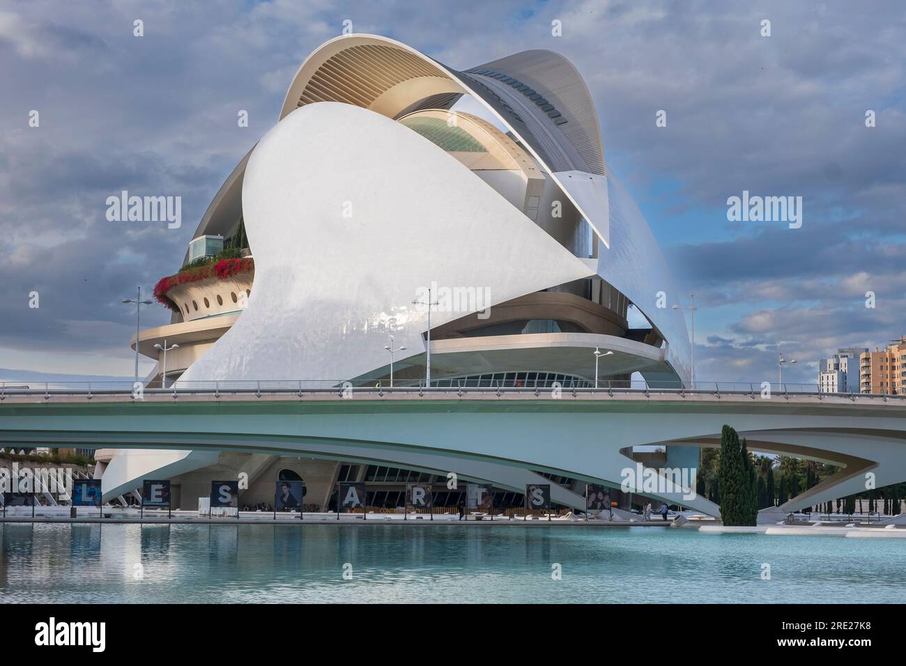 Palau de les Arts Reina Sofia (roughly: Queen Sofia Palace of the Arts ...