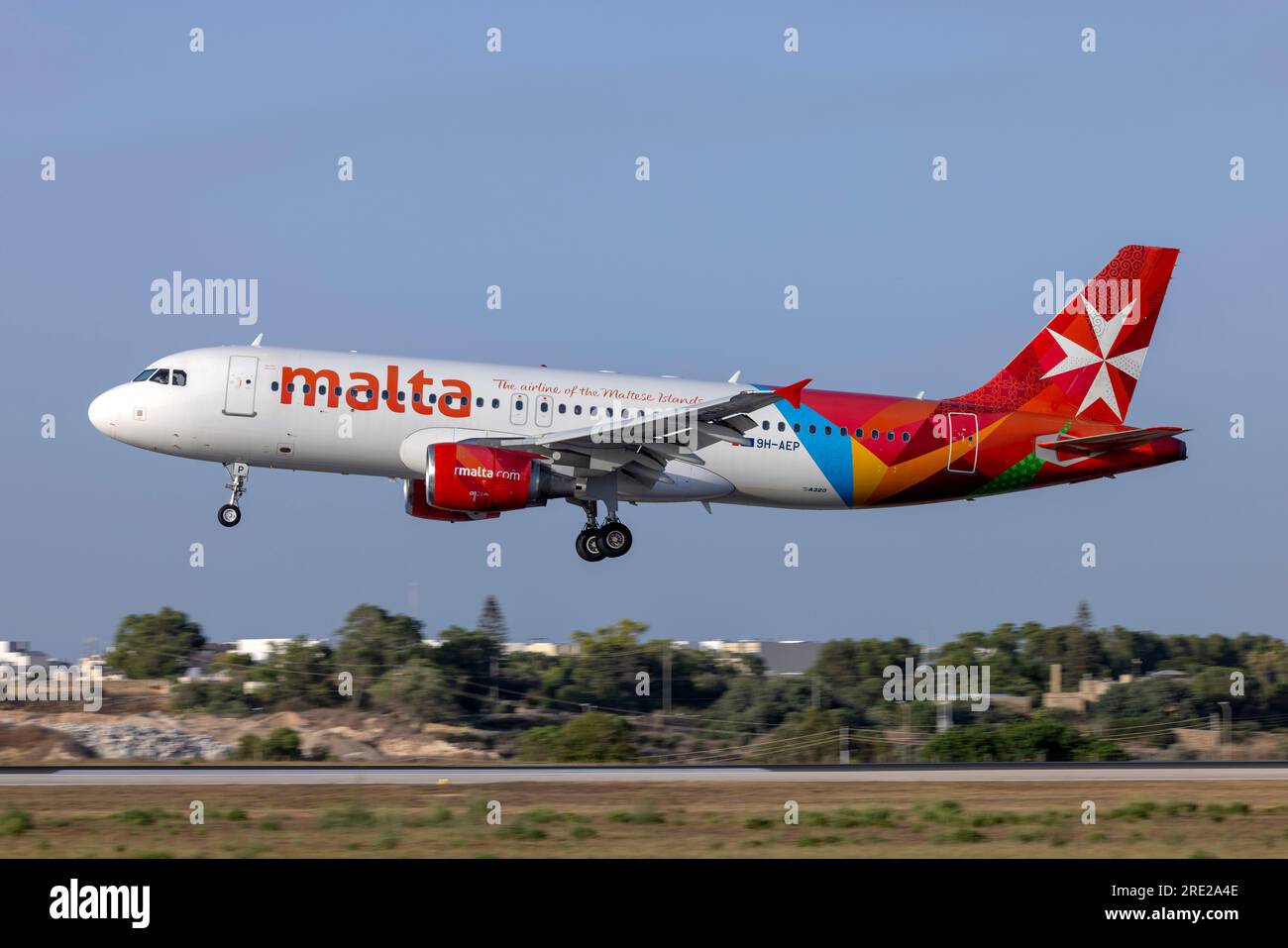 Air Malta Airbus A320-214 (Reg: 9H-AEP) landing runway 31 Stock Photo ...