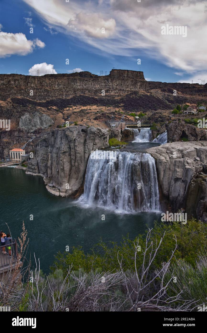 Shoshone Falls on the Snake River as viewed from the hiking trail. Twin ...