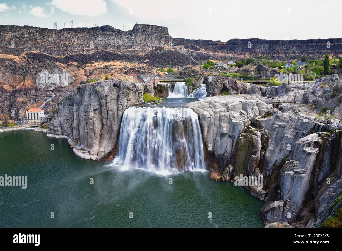 Shoshone Falls on the Snake River as viewed from the hiking trail. Twin ...