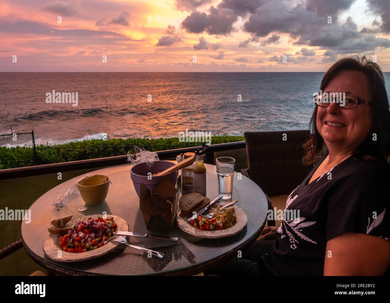 Hawaii, red and yellow sunset hi-res stock photography and images - Alamy
