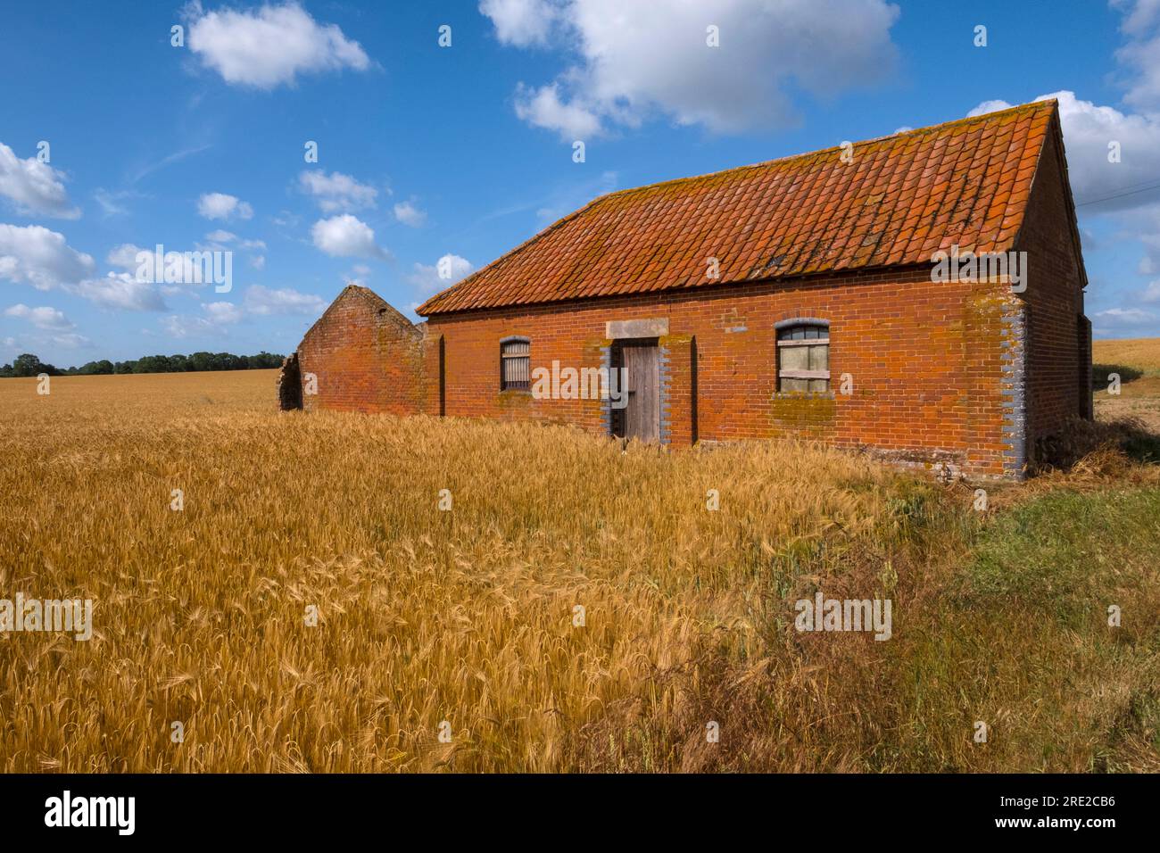 Barley barn hi-res stock photography and images - Alamy