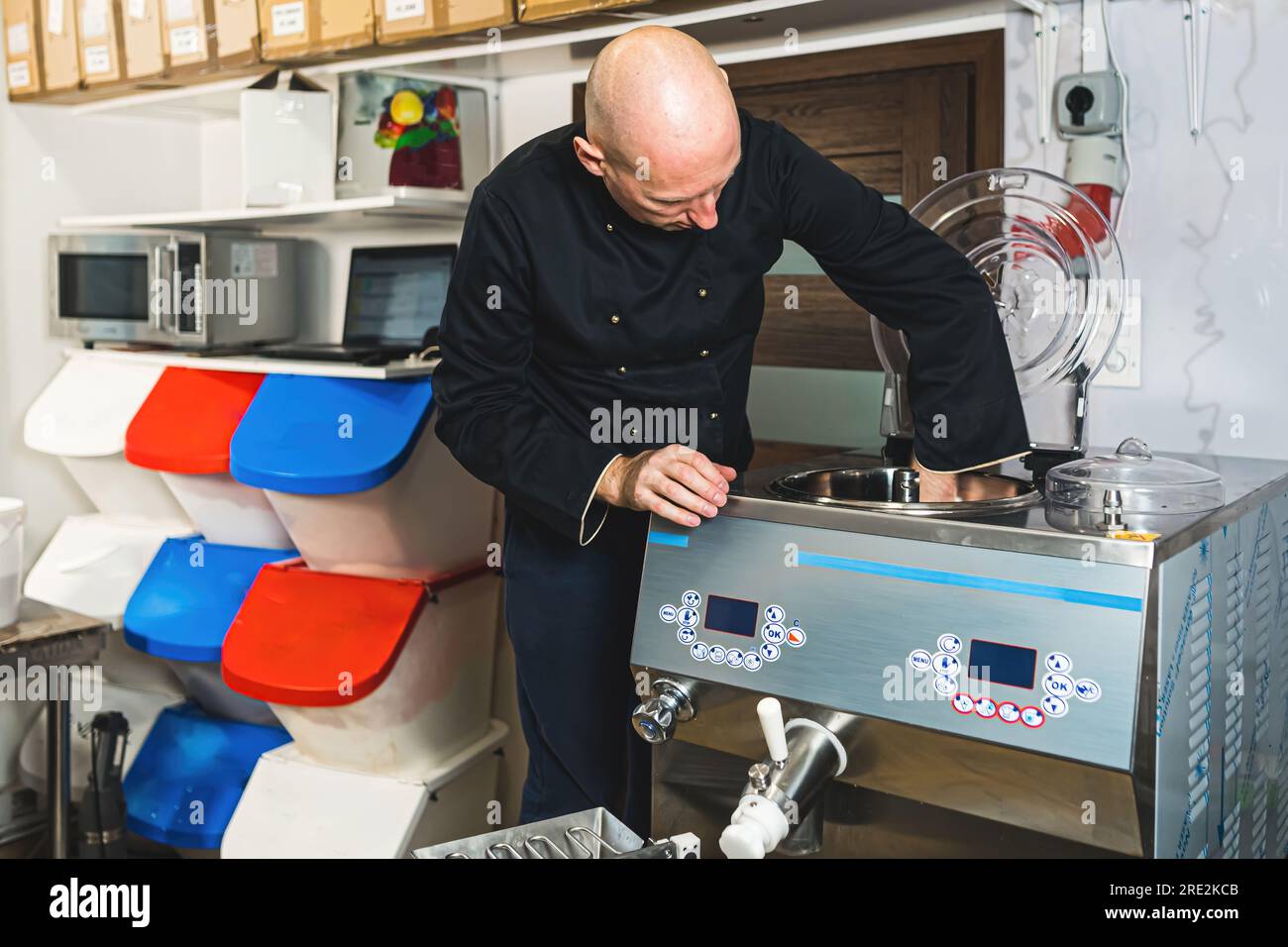Prepare ice cream professional machine hi-res stock photography and ...