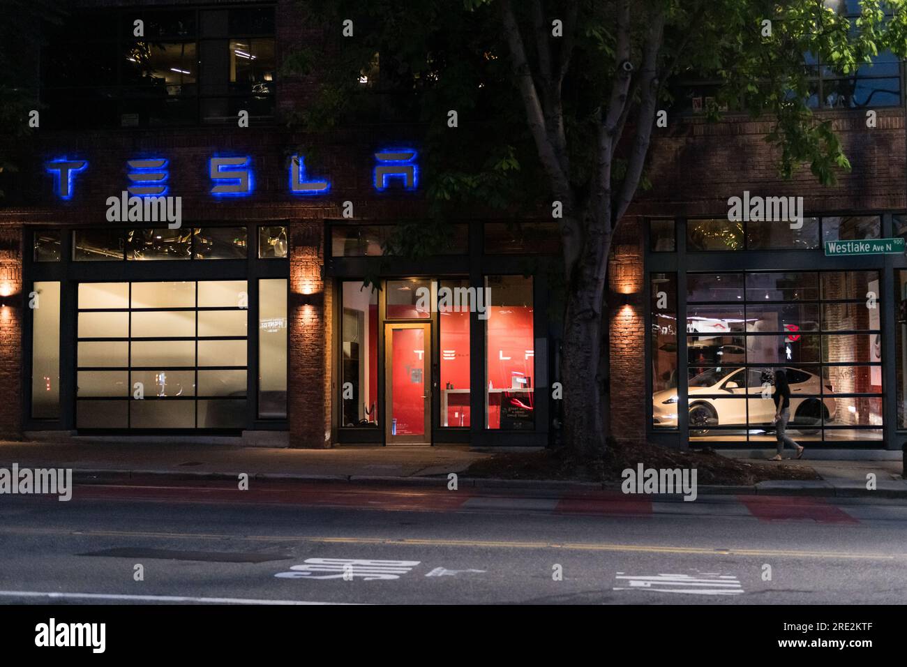 Seattle, USA. 20th July, 2023. South Lake Union Tesla Showroom Stock ...
