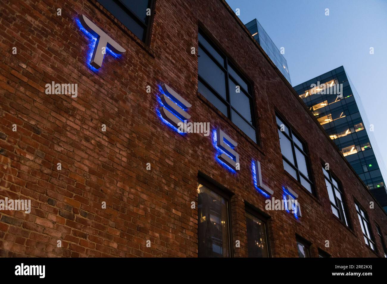 Seattle, USA. 20th July, 2023. South Lake Union Tesla Showroom Stock ...