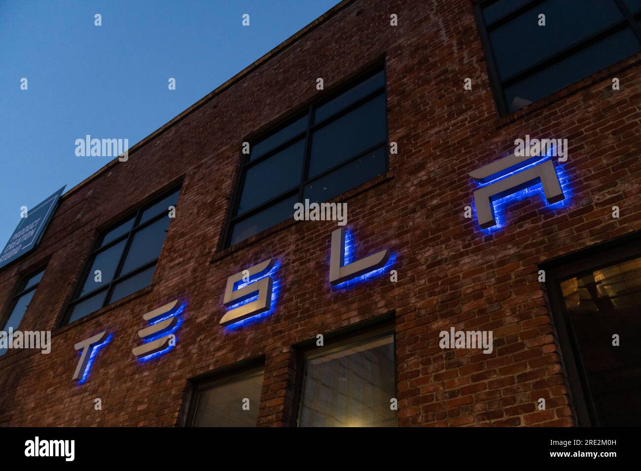 Seattle, USA. 20th July, 2023. South Lake Union Tesla Showroom Stock ...