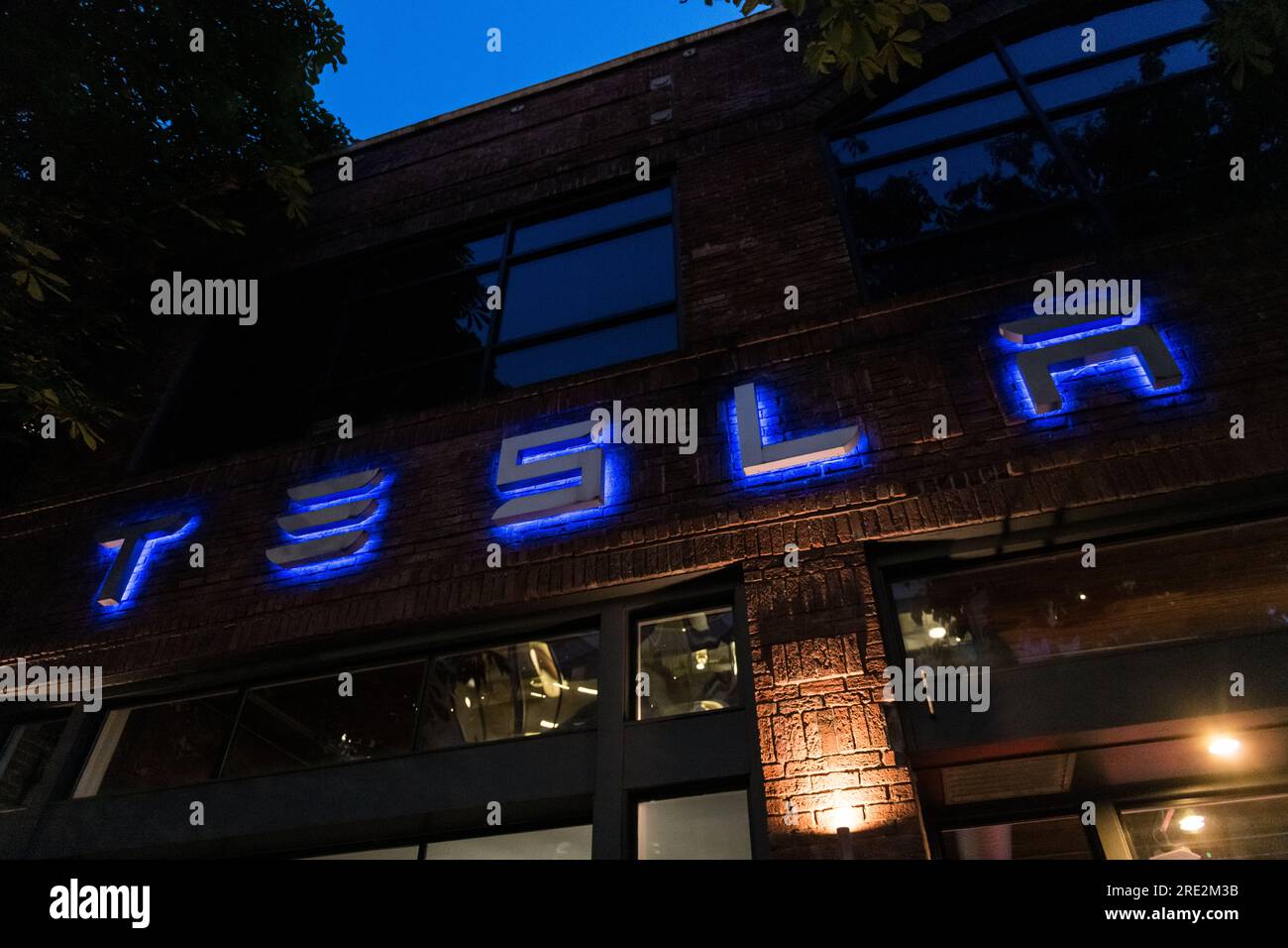 Seattle, USA. 20th July, 2023. South Lake Union Tesla Showroom Stock ...