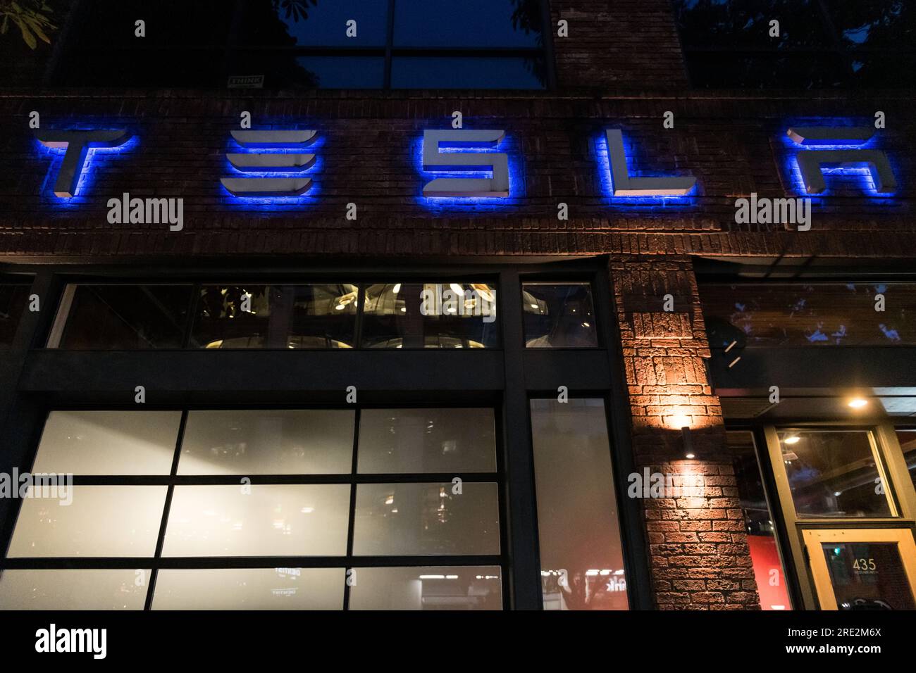 Seattle, USA. 20th July, 2023. South Lake Union Tesla Showroom Stock ...