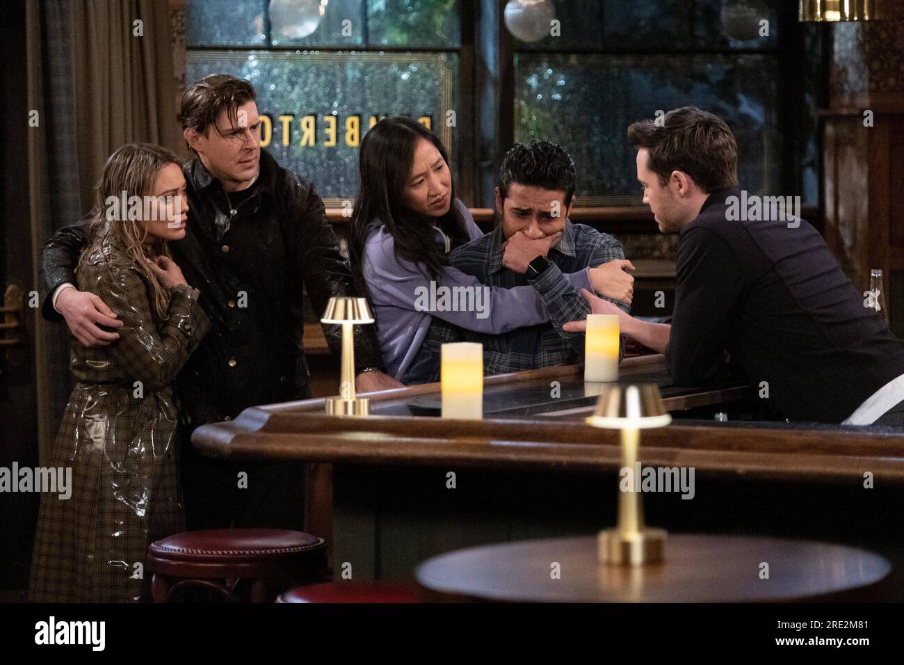 HOW I MET YOUR FATHER, from left: Hilary Duff, Christopher Lowell, Tien ...