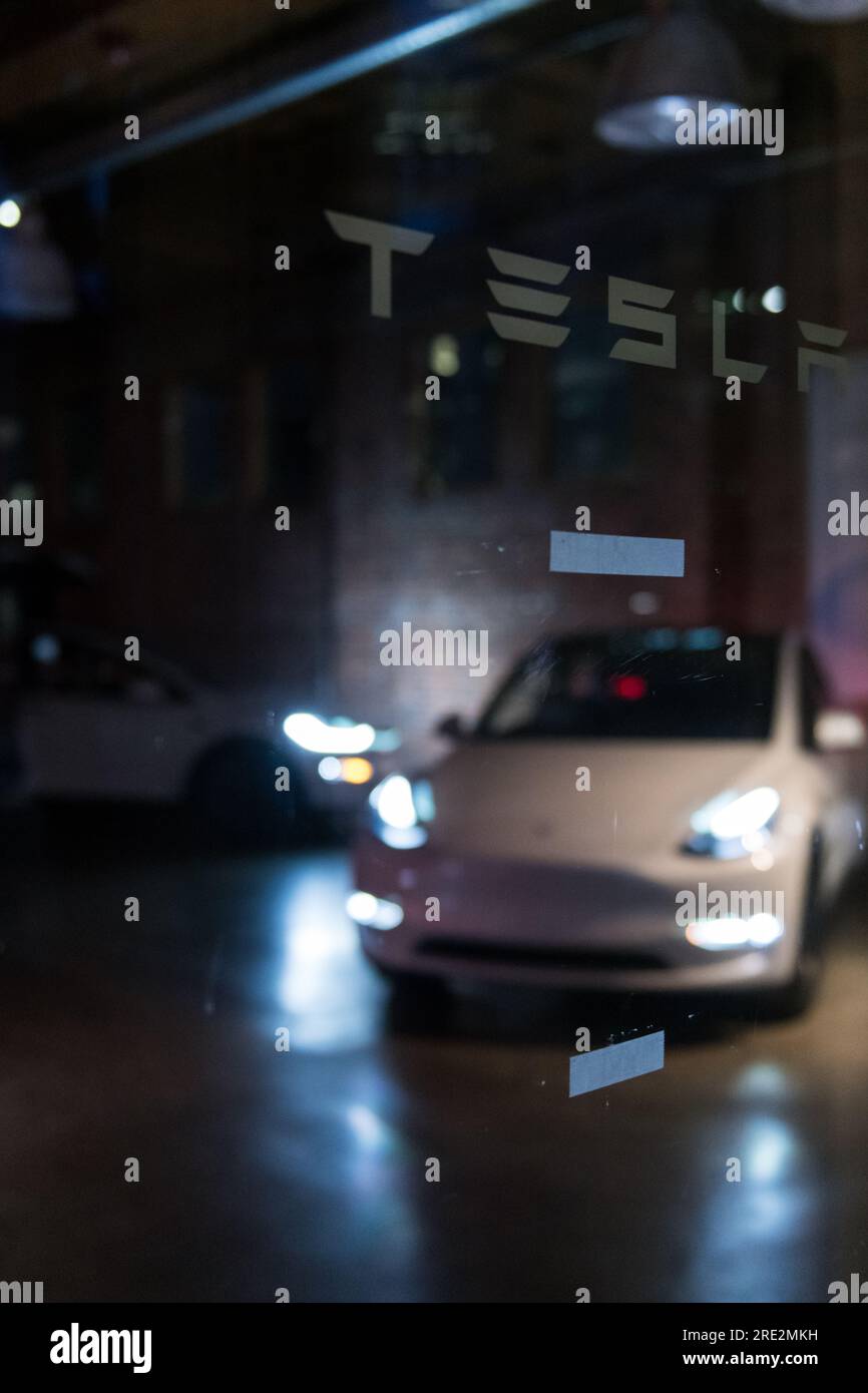 Seattle, USA. 20th July, 2023. South Lake Union Tesla Showroom Stock ...