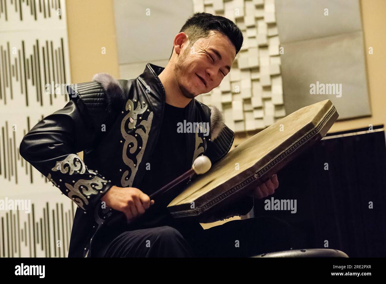 Man playing drum hi-res stock photography and images - Alamy