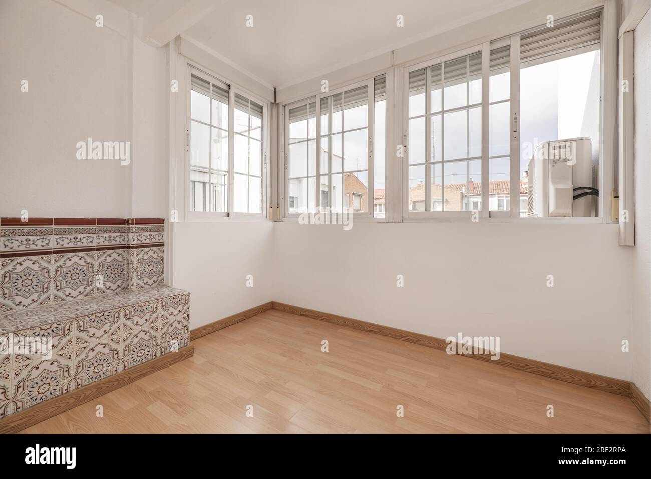 Enclosed terrace with French-style white aluminum glazing, air ...