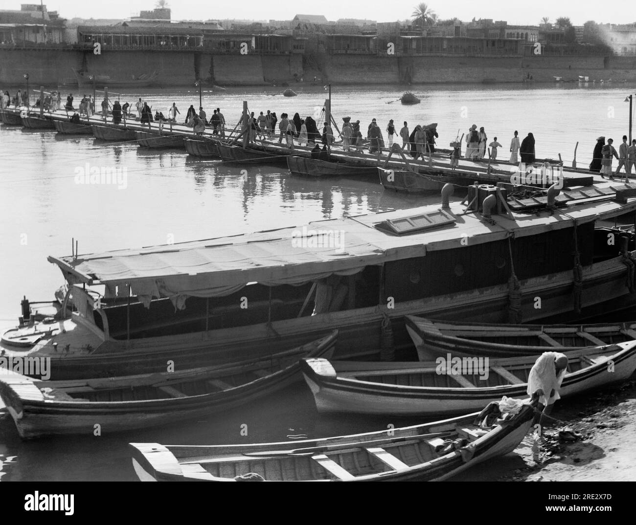 Baghdad, Iraq. 1932 The Katah Bridge over the Tigris River Stock Photo ...