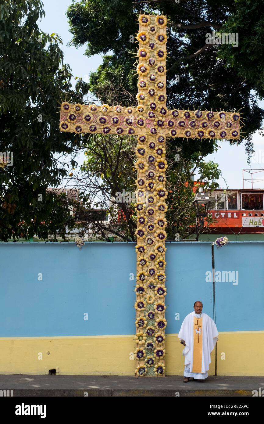 Giant christian cross hi-res stock photography and images - Alamy