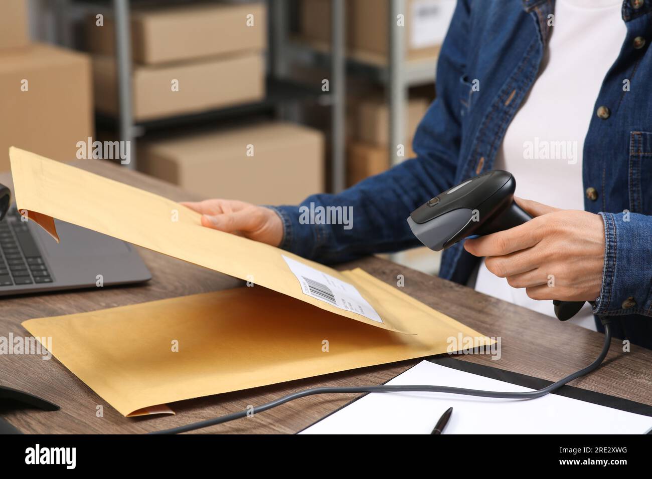 Woman scanner reading parcel hi-res stock photography and images - Alamy
