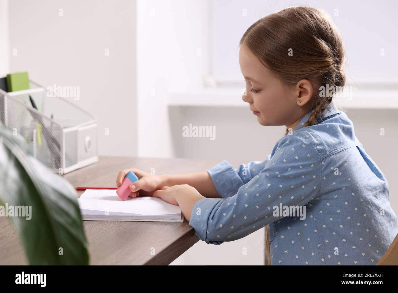 Girl drawing in school eraser hi-res stock photography and images - Alamy