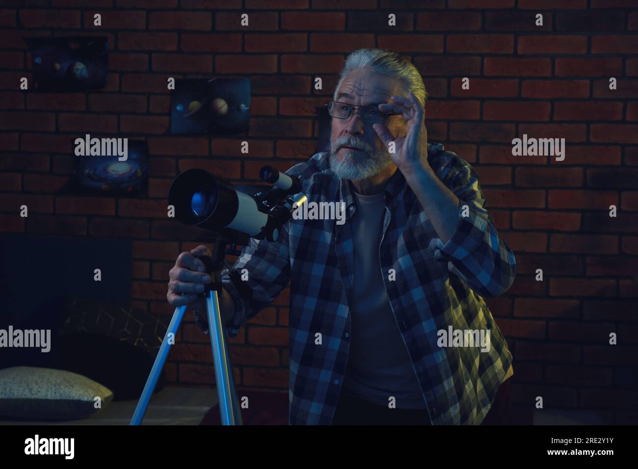 Using telescope hi-res stock photography and images - Alamy