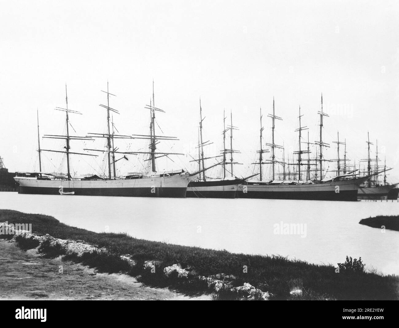 Passenger ships 1920s hi-res stock photography and images - Alamy