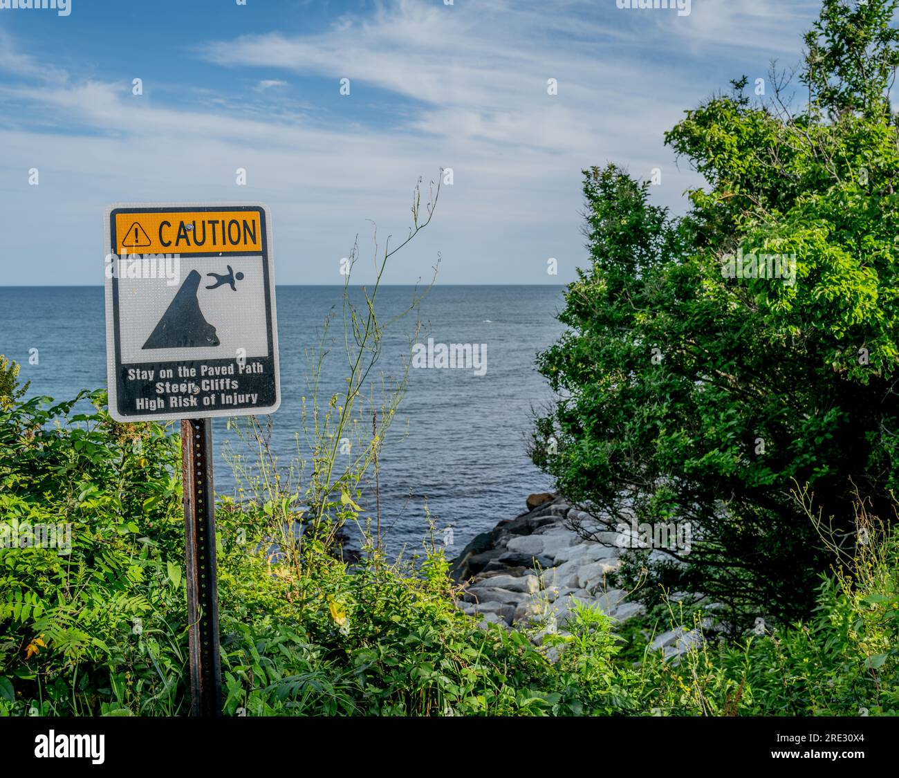 Stay on path sign hi-res stock photography and images - Alamy