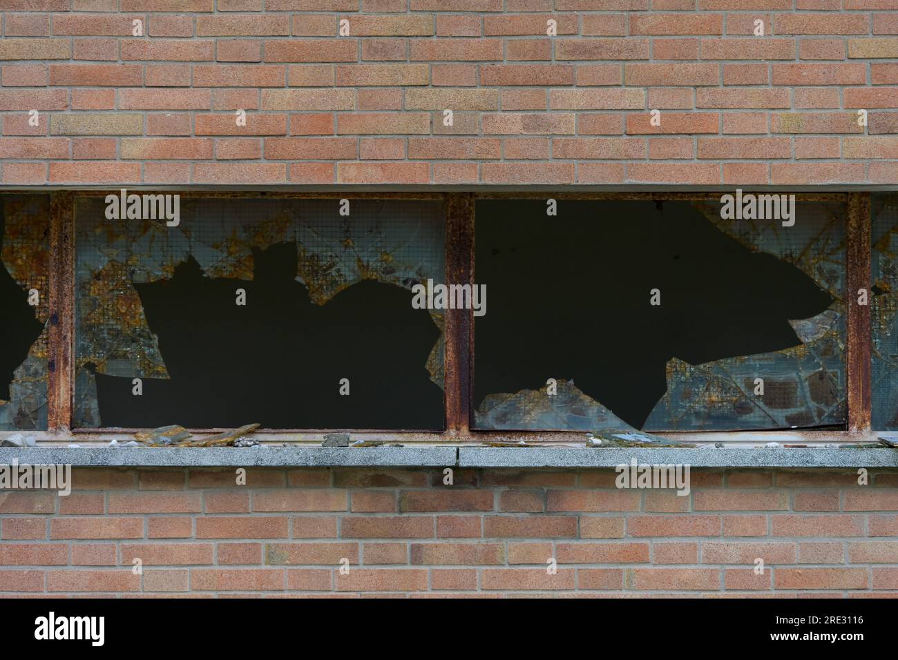 Rotten pillars hi-res stock photography and images - Alamy