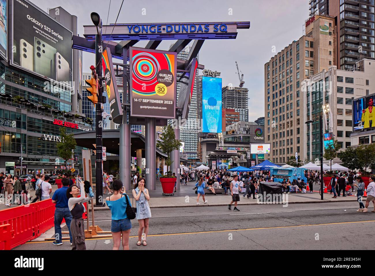 Yonge Dundas Square Toronto Stock Photo - Alamy