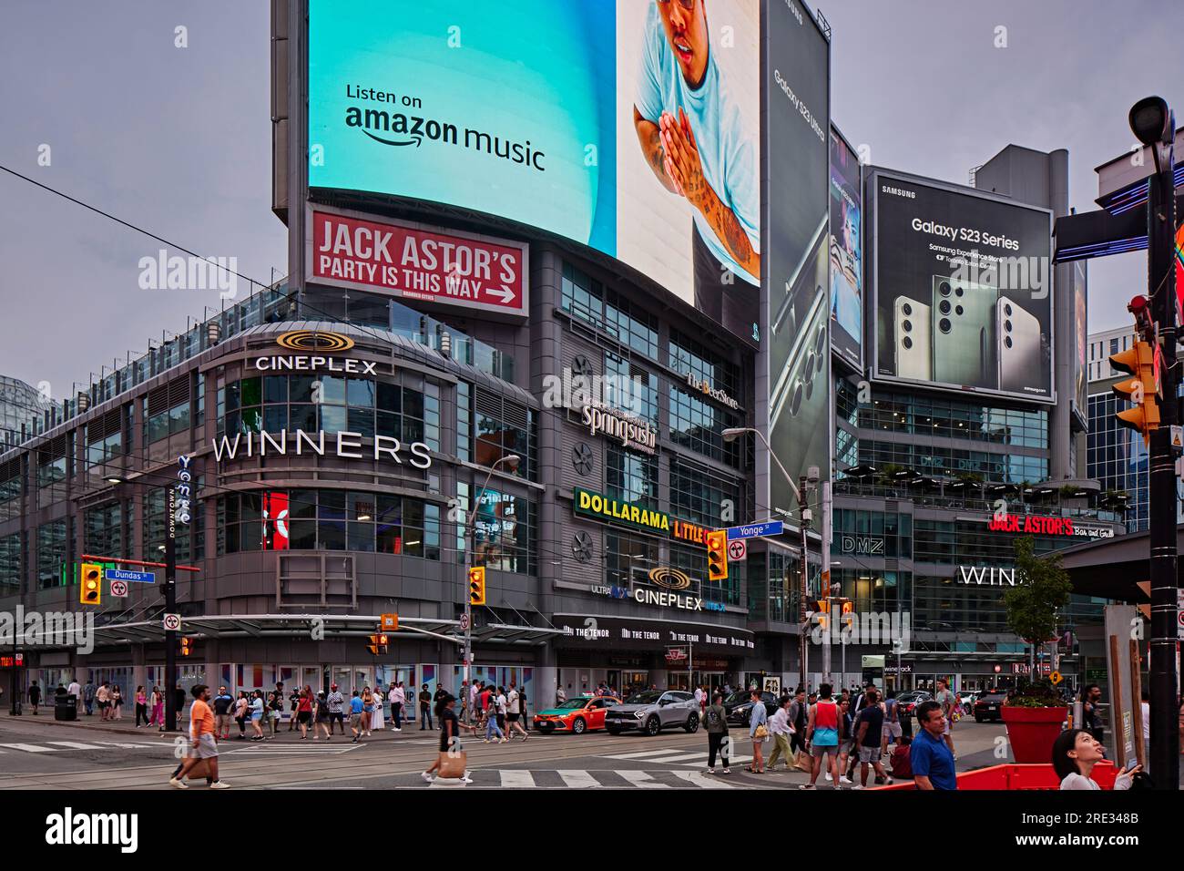 Yonge Dundas Square Toronto Stock Photo - Alamy