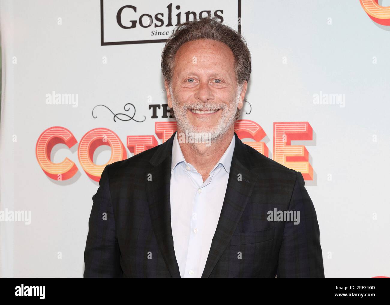 Steve Weber arrives at "The Cottage" Broadway opening night at The ...