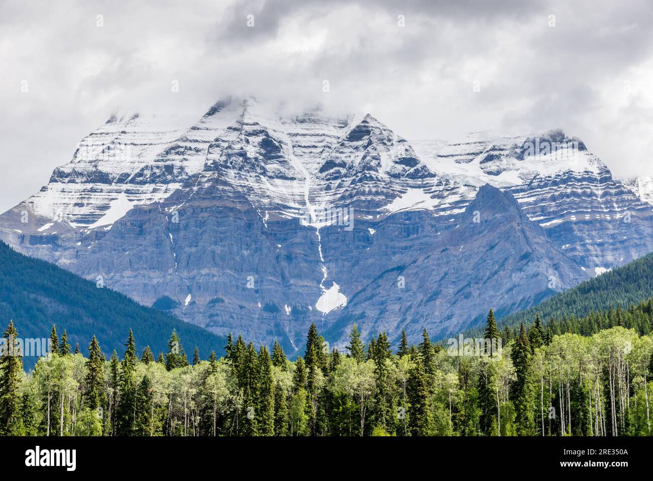 Mount robson aerial hi-res stock photography and images - Alamy