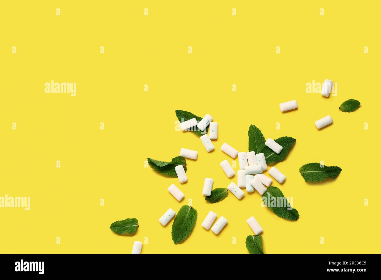Fresh chewing gums with mint on yellow background Stock Photo - Alamy