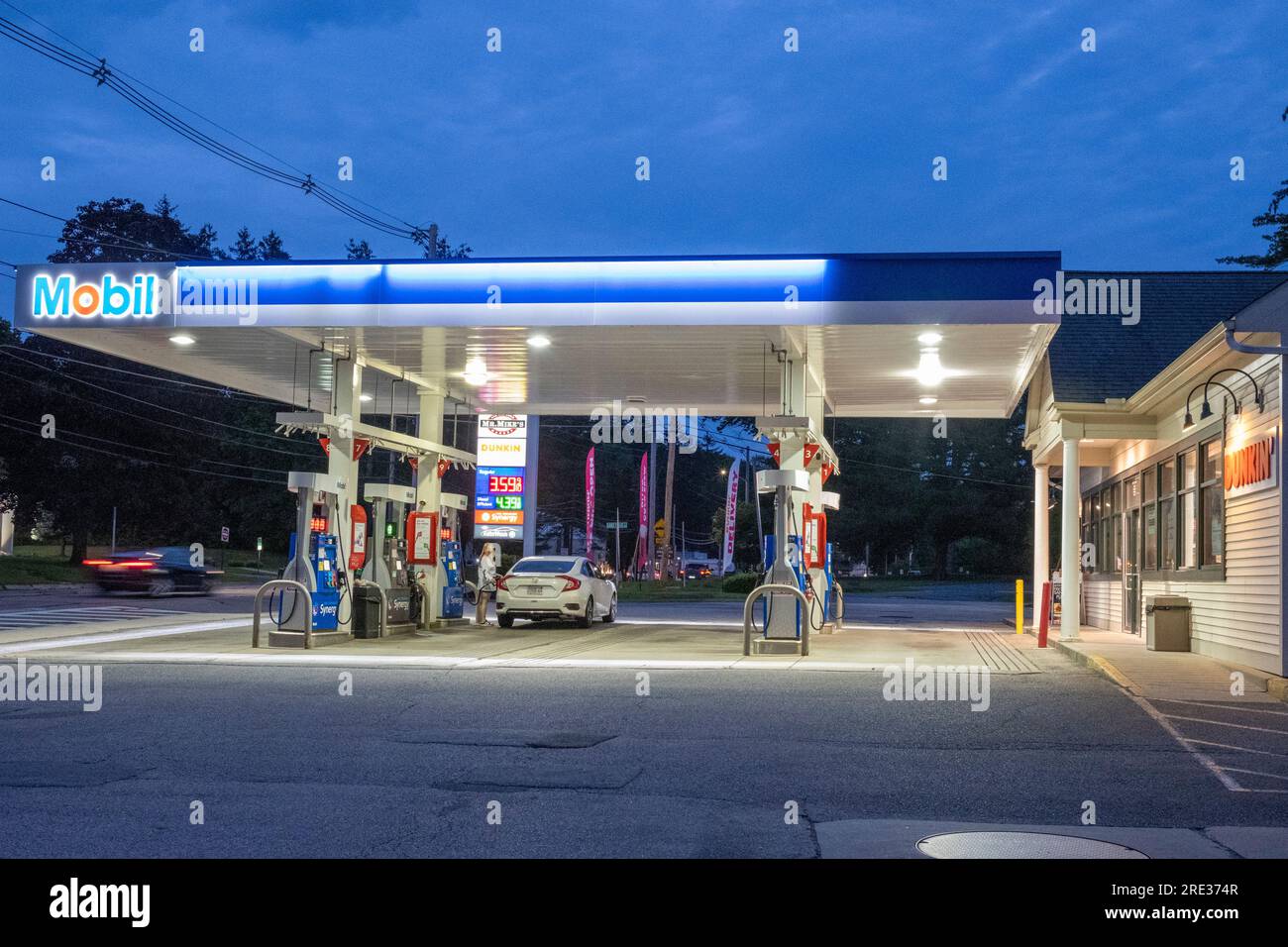 Modern gas station hi-res stock photography and images - Alamy